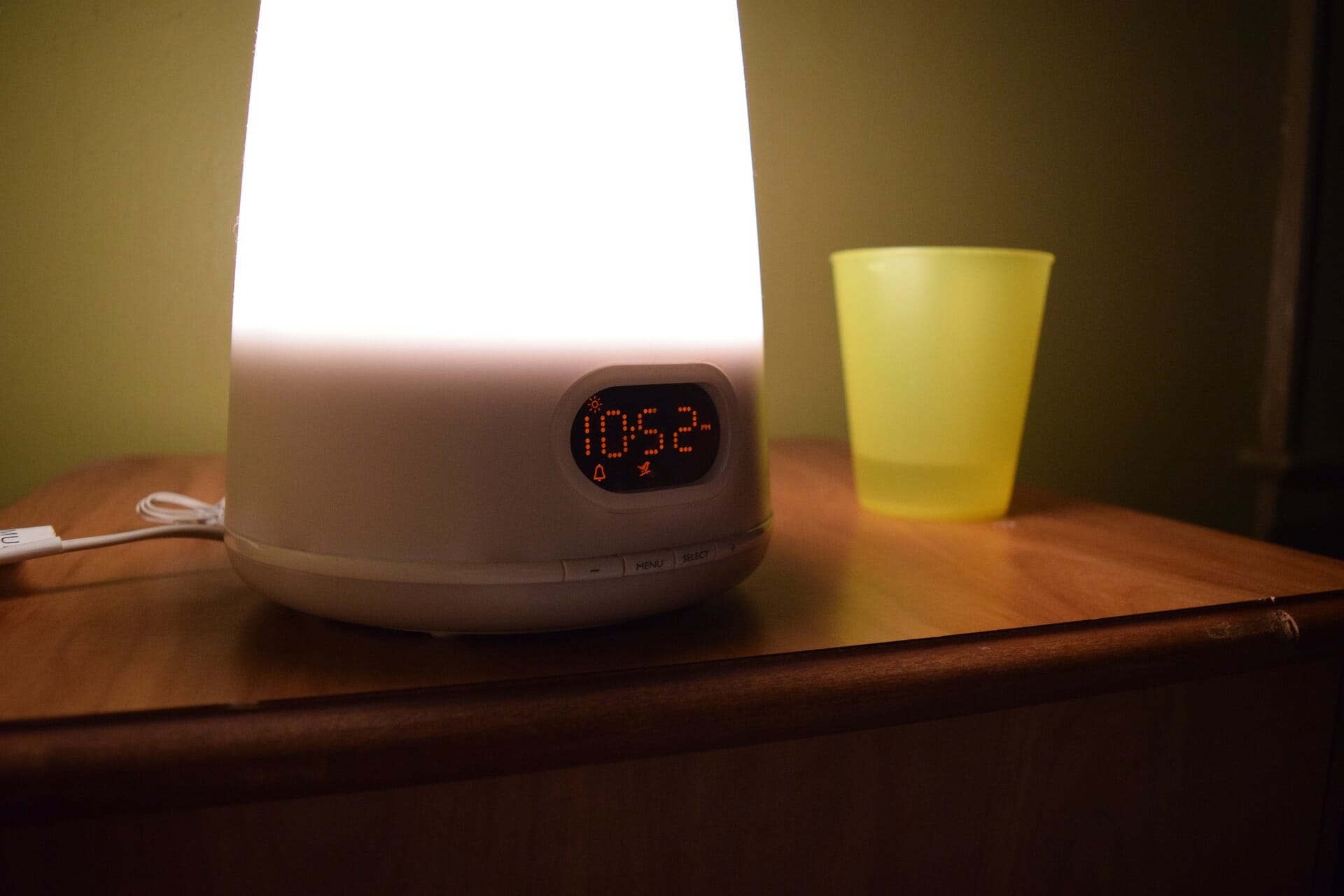 Tips For Choosing The Right Color For Your Bedroom Clock